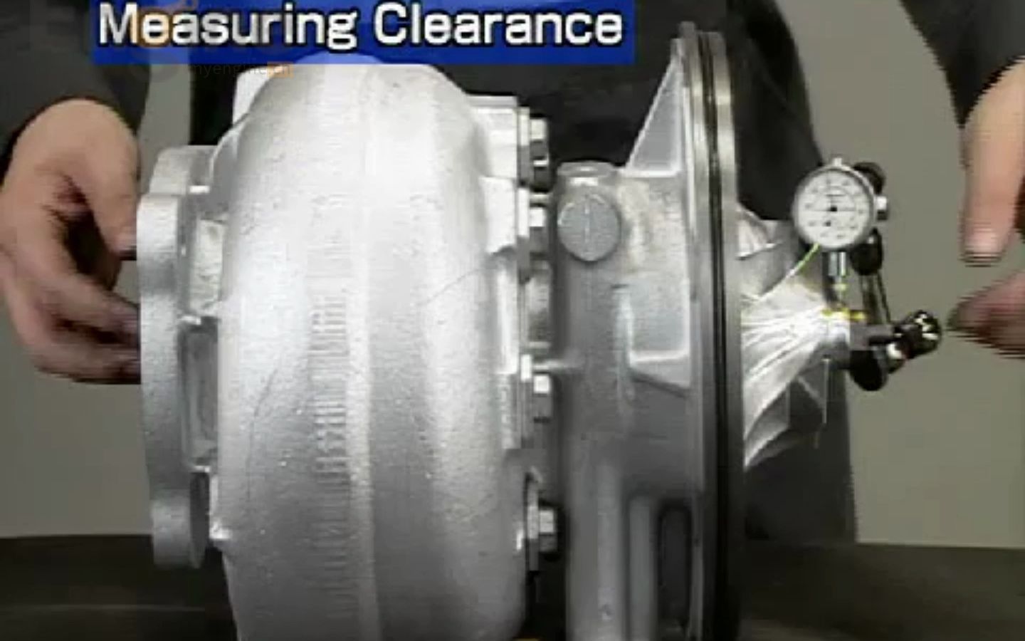 拆解RH-133涡轮增压器