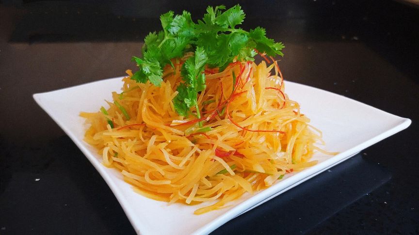 饭店又沙又香的《咸蛋黄土豆丝》竟如此简单,比香辣土豆丝还香