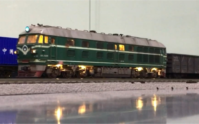 【火车模型】东风4B上局沪段1229牵引鄙人旧化的敞车大列 车子及...
