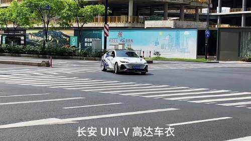 长安univ搭载1.5T和2.0T蓝鲸发动机,动力充足,车身溜背造型,姿态优雅,...