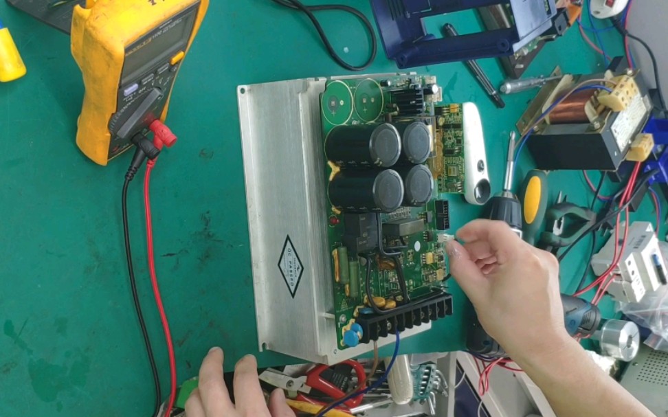 变频器维修最常见的故障之一:通电无显示,基本都是开关电源的毛病