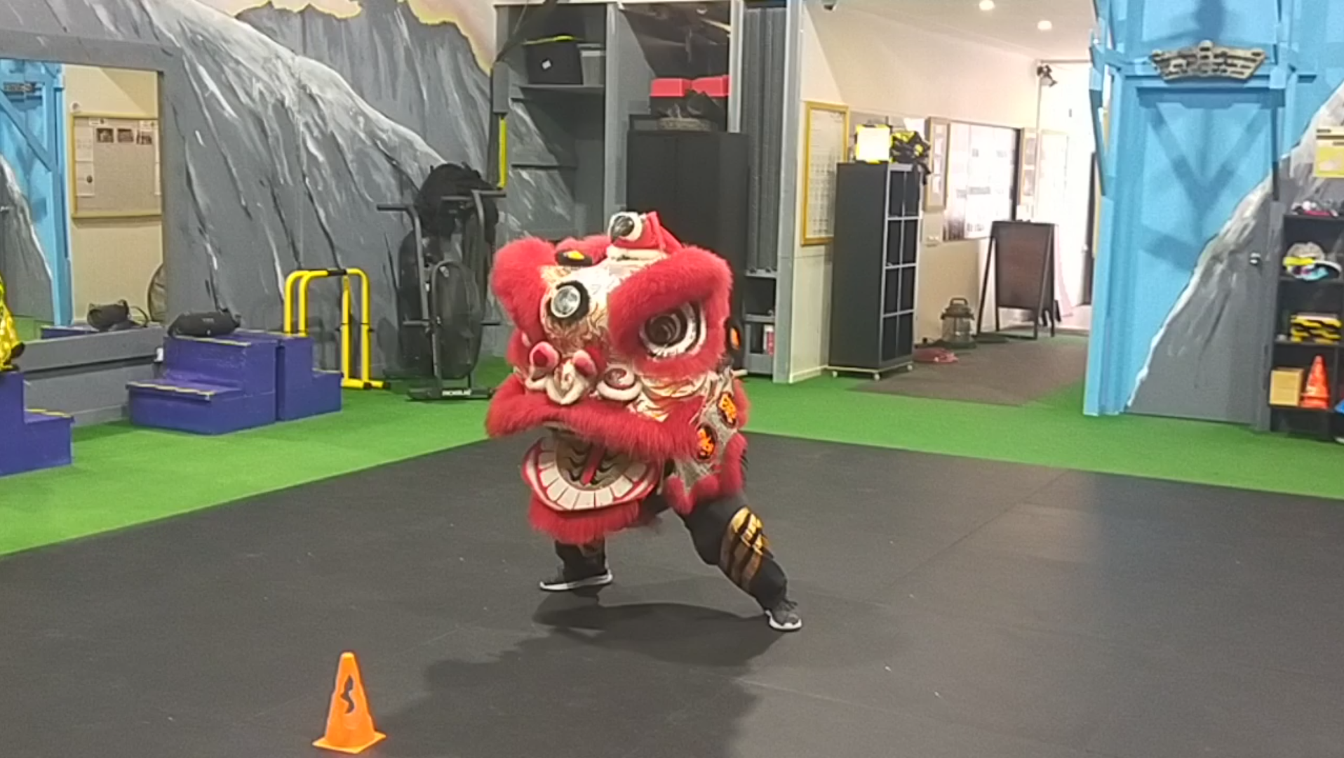 醒狮:眨眼、张嘴同步练习