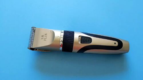 电推子头怎么取下来?很多人都不知道,今天师傅教你5秒就搞定