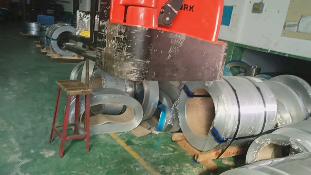 深圳电动叉车维修更换驱动轮不简单