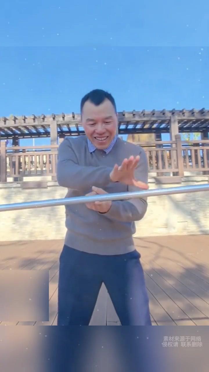 这回终于看清楚了!大哥慢动作教耍金箍棒