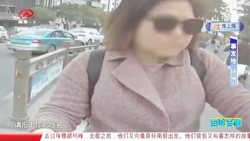 逆行违反交通法规,年轻女子倒地撒泼,宛如跳梁小丑
