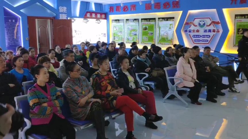 齐齐哈尔交警走进名人社区开展交通安全宣讲活动