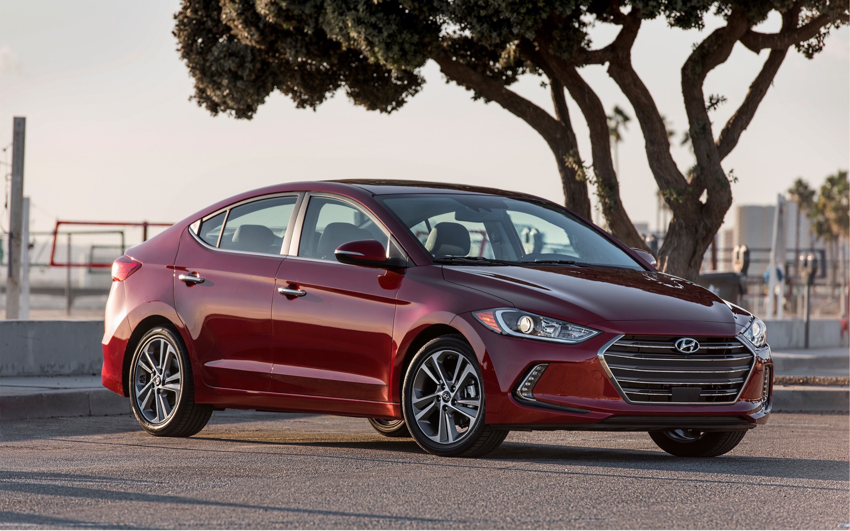 美貌与智慧并存 汽车之家试驾北京现代领动