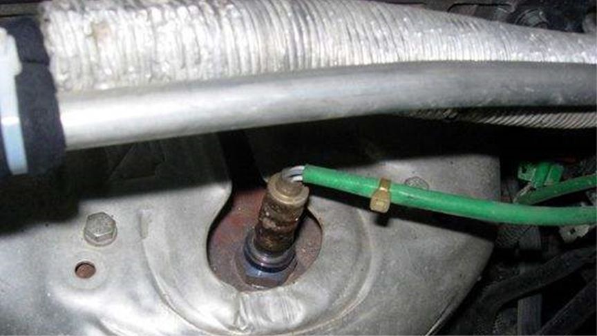 何时更换氧传感器?用这两招既省油又护车,20年很少做错