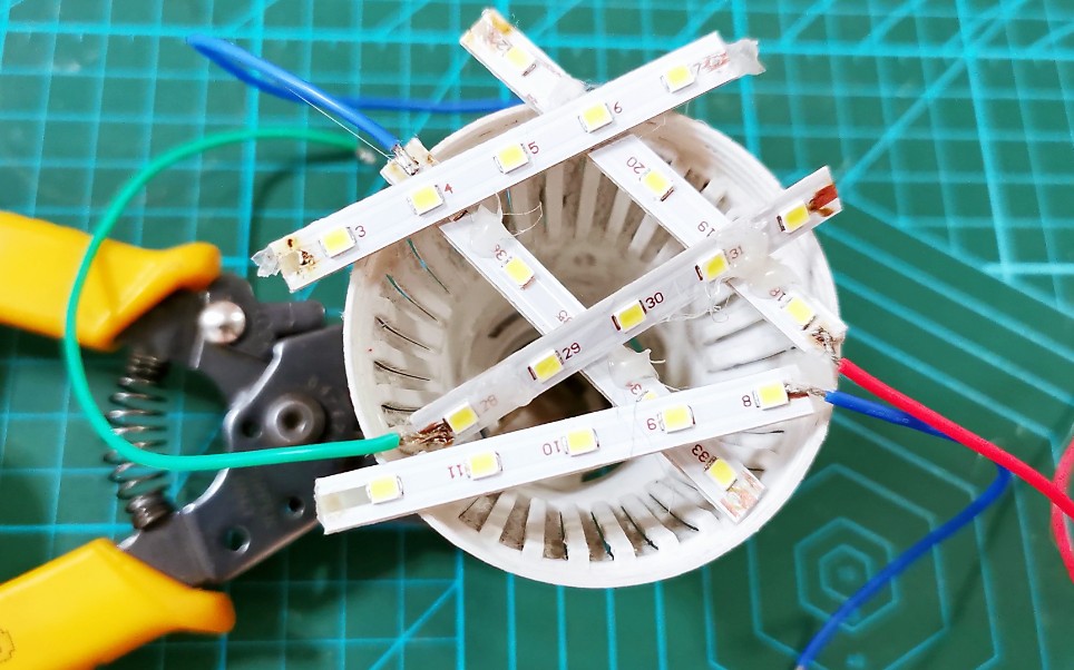 坏的LED灯上有86个灯珠,扔掉太可惜了,教你一招,做成新的LED灯
