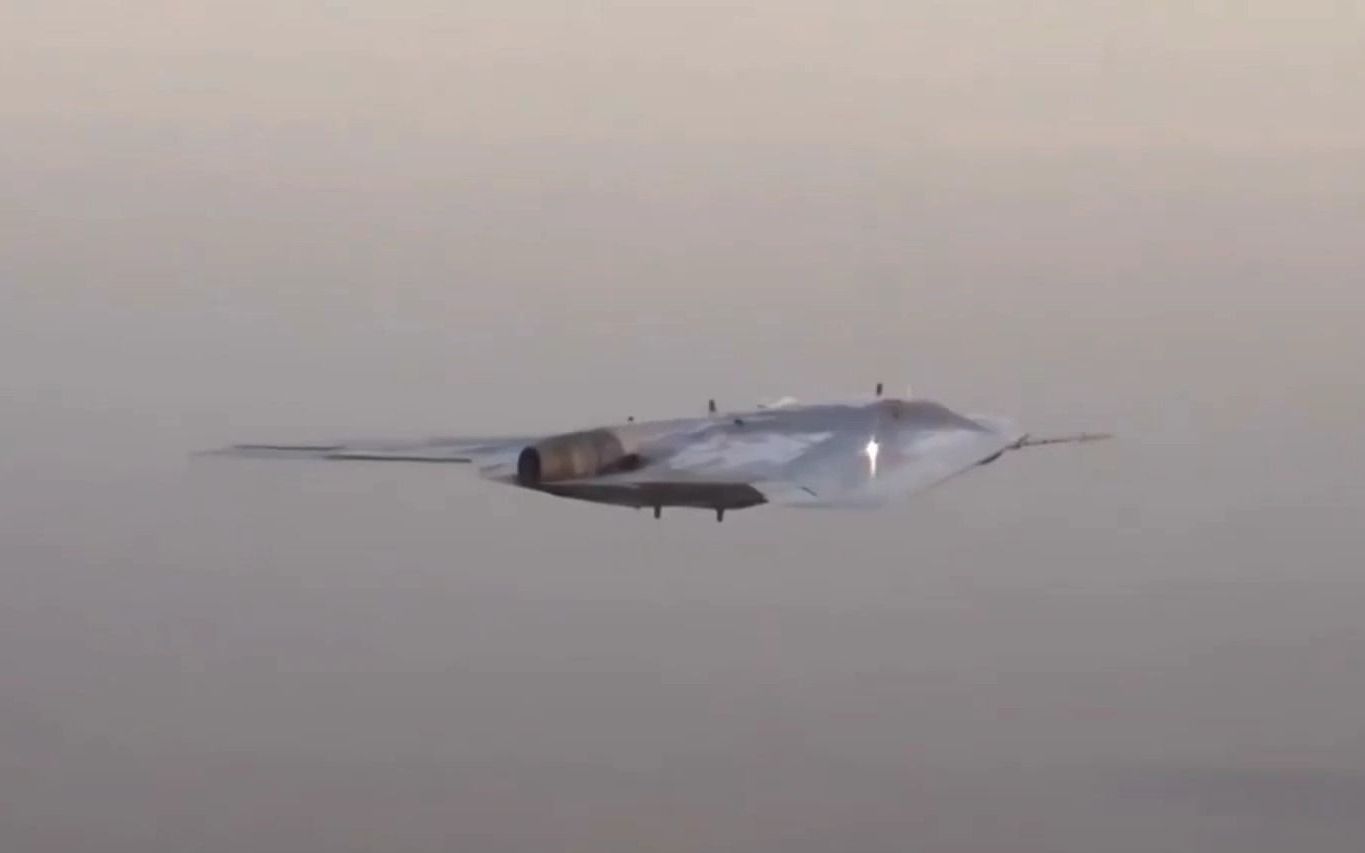俄罗斯 苏霍伊 S-70 高空高速 无人战斗机