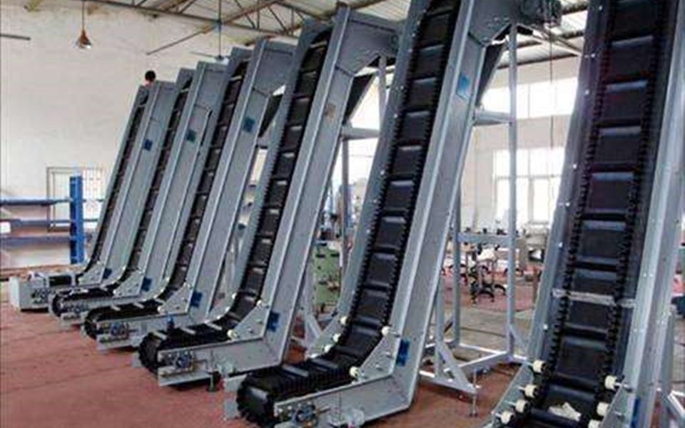 皮带输送机设计的要点:【三相异步电机】【电机功率】【电机转速】...