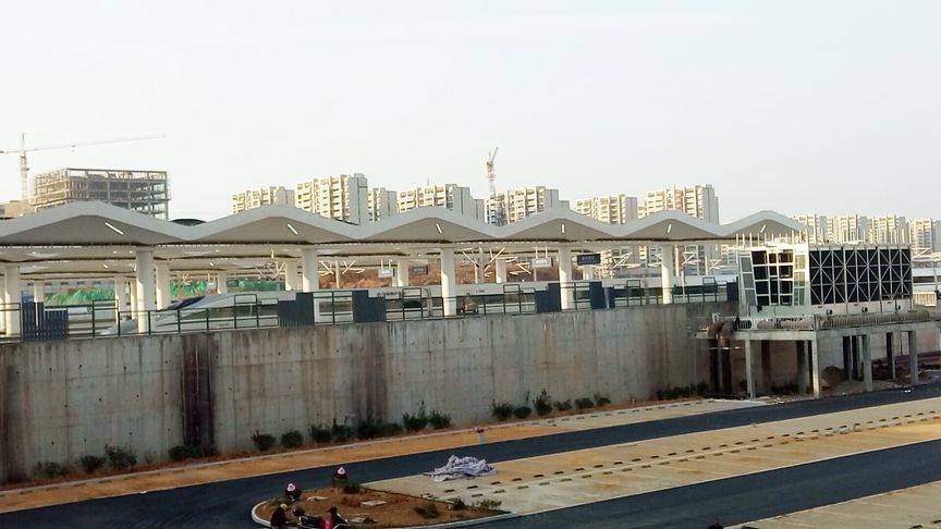 南昌西-赣州西G5045次列车到达终点站赣州西站,高铁通了就是快