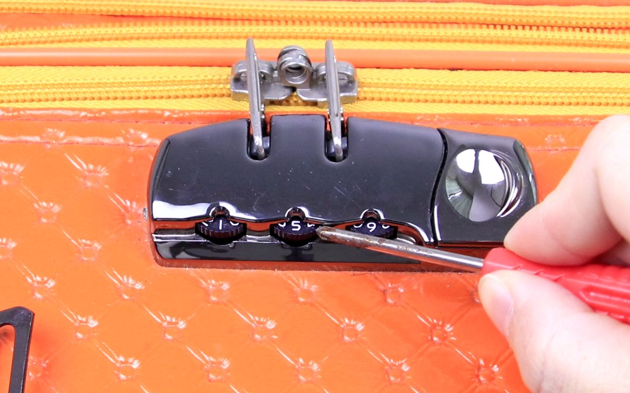 忘记行李箱密码怎么办?学会这个技能,20秒快速找回,太实用了