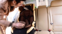 儿童安全座椅安装和拆卸过程