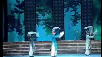 熊东旭 方禅容 李靖在母校五十周年校庆表演黄梅戏《红梅惊疯》