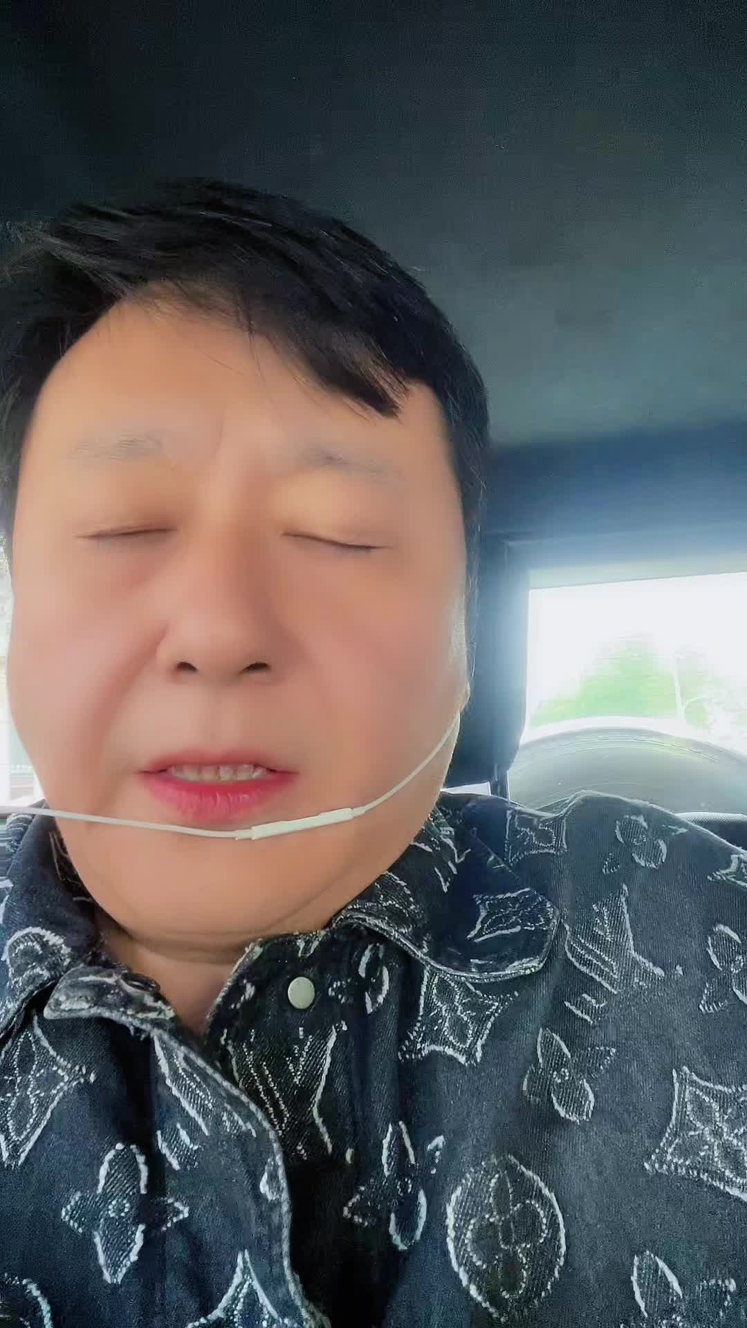 金银铜集体大跌,跑跑跑还是冲冲冲自己说了算…放假了只能看着老外...