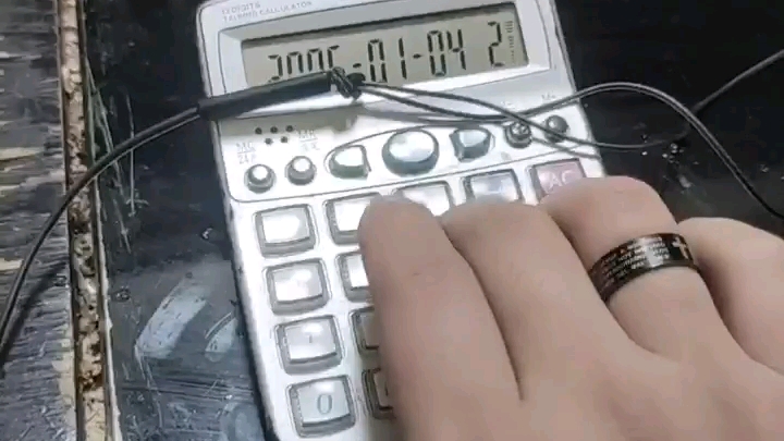 用计算器演奏黄金之风处刑曲。