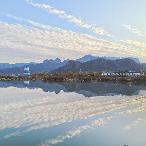 居深山 