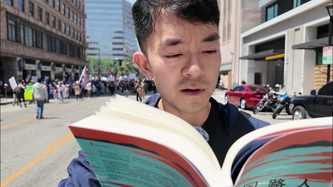 带一本书去新闻现场