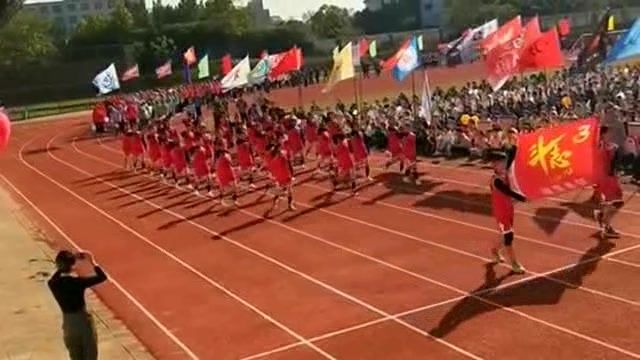 学校运动会开幕式,听到这个音乐我就知道这个方队不会让我失望的