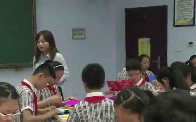 ...小学美术六年级下册《发现美丽》获奖课教学视频(000000-1912222)