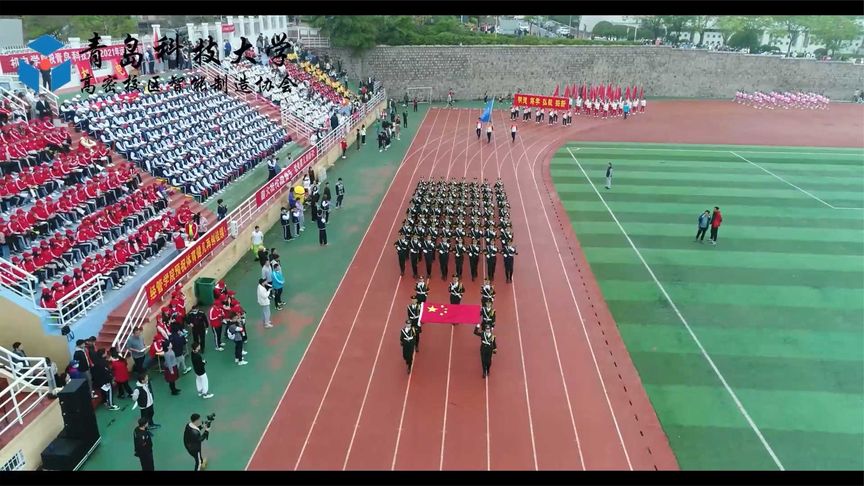 青岛科技大学运动会-校国旗护卫队护旗出发,队伍庞大。