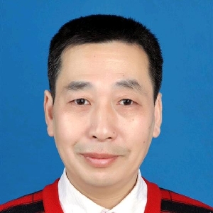 罗倜 