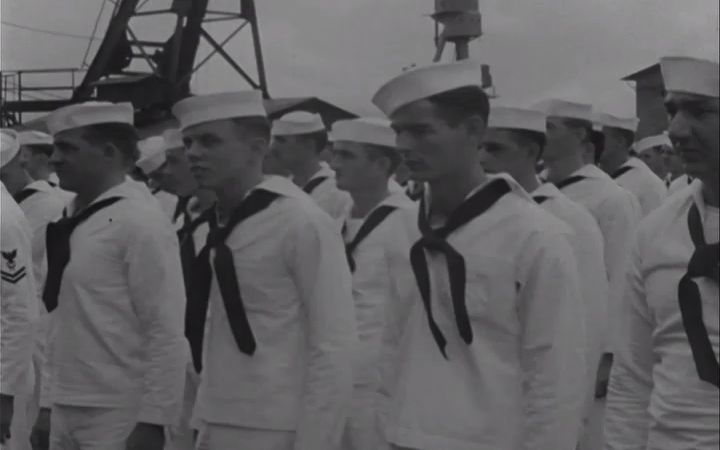 海军上将尼米兹在企业号航空母舰上宣读总统奖状(搬运现已解密)