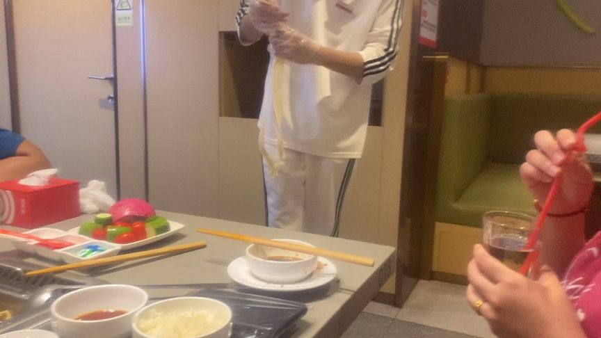 海底捞特色服务,表演拉面