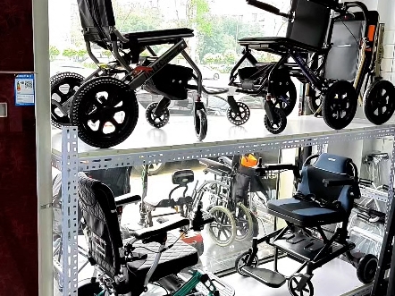 这款电动轮椅可以怎么开