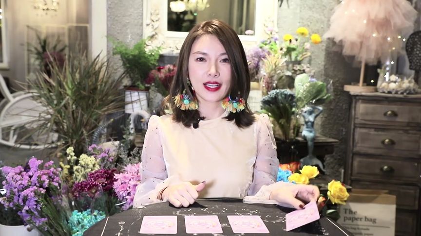 你暗恋的人到底喜不喜欢你呢,来把塔罗牌测试吧,很准的!