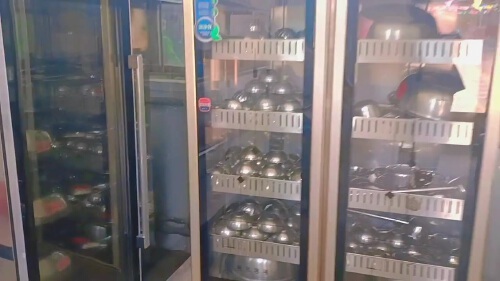 幼儿园又增添新设备啦--餐具消毒柜,保障孩子们的饮食安全!