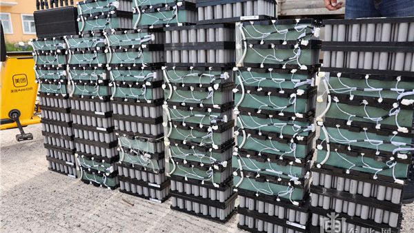 【视频】男子拆除定位器 盗窃大量共享单车