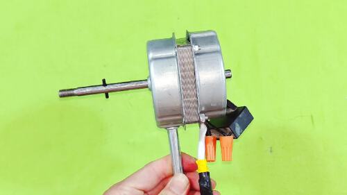 风扇电机插上电不转,转不动,大多数都是这里的毛病,修好很简单