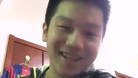 【大雨胖沱】樊振东在直播中表示最喜欢的队员是周雨