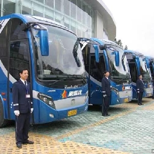 长途大巴车 