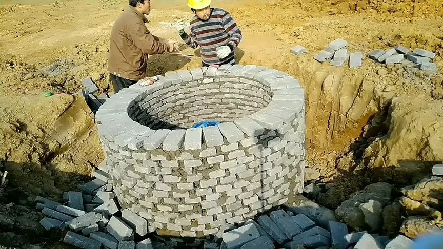 就这手艺砌下水井,一天可以砌3000砖,