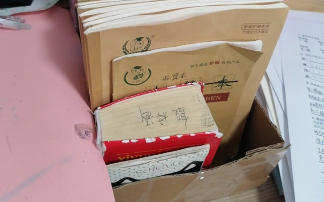 自制书架,还可以当增高架哦^ω^