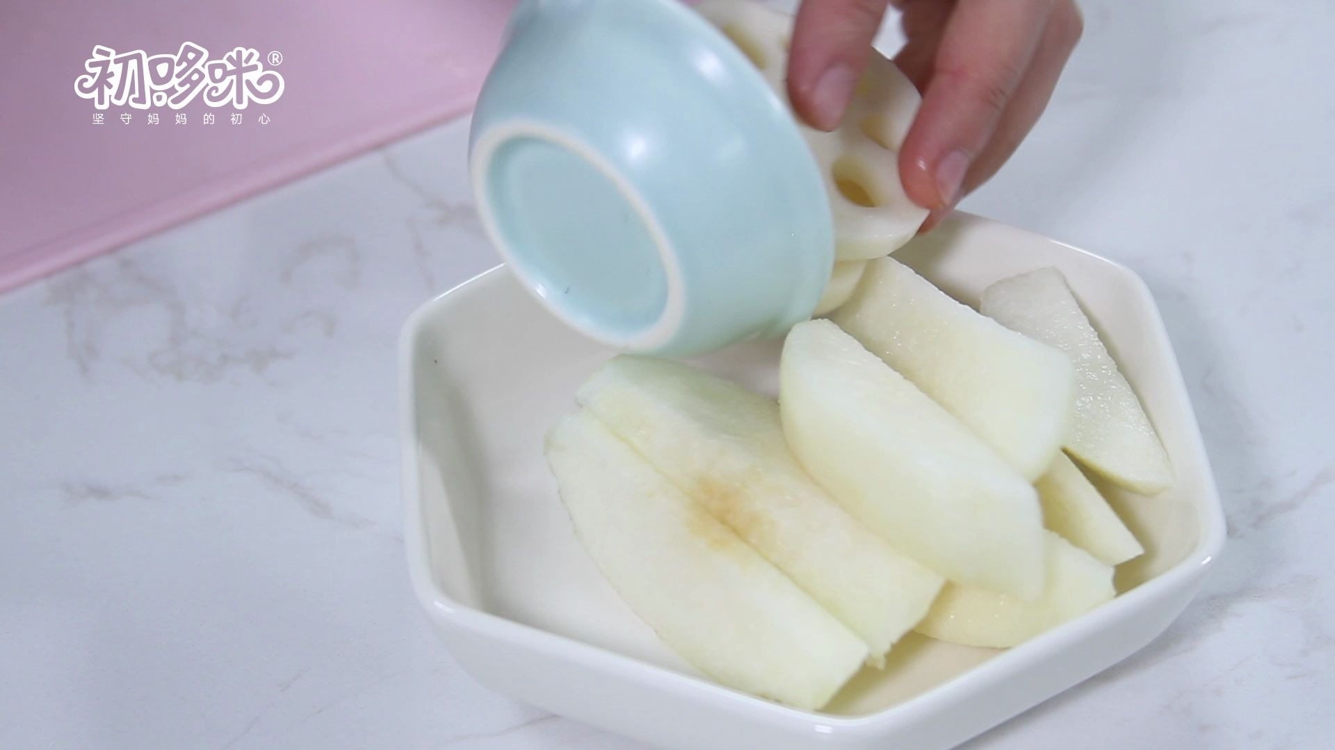 初哆咪辅食制作:雪梨莲藕糊制作流程