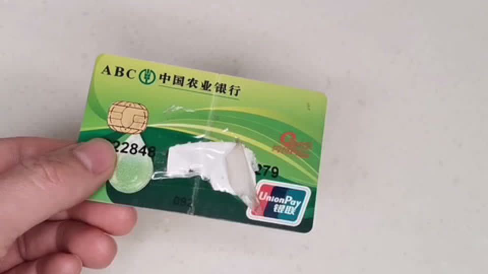 没钱的银行卡是销户还是留着幸亏银行经理提醒,到时吃亏就晚了