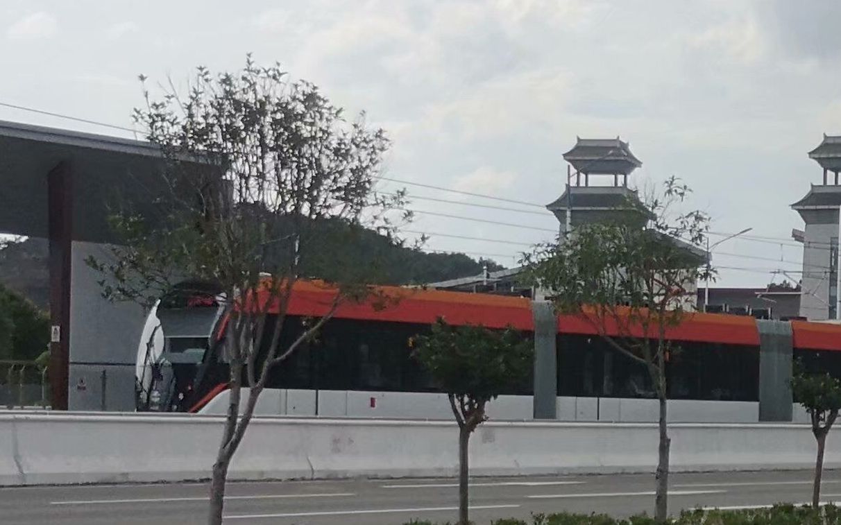 ...有轨电车】试运行期间 列车进出站合集--全国平均旅速最快的有轨电车