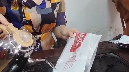 PVC铝材收缩膜收缩率测试,铝型材在运输过程中怎样保证不被刮花呢?...