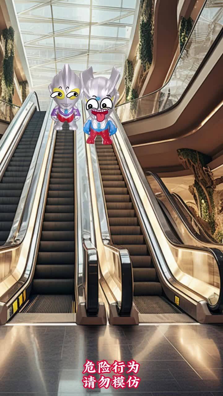 不要再电梯上打打闹闹!容易引发安全事故