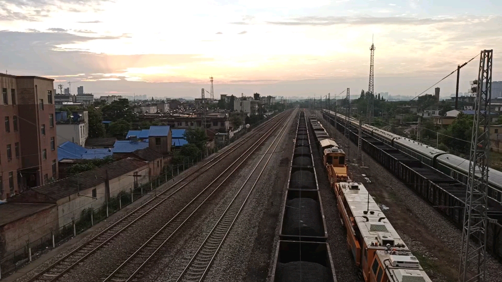 上局合段HXD3C-0343牵引电客K1152通过撮镇