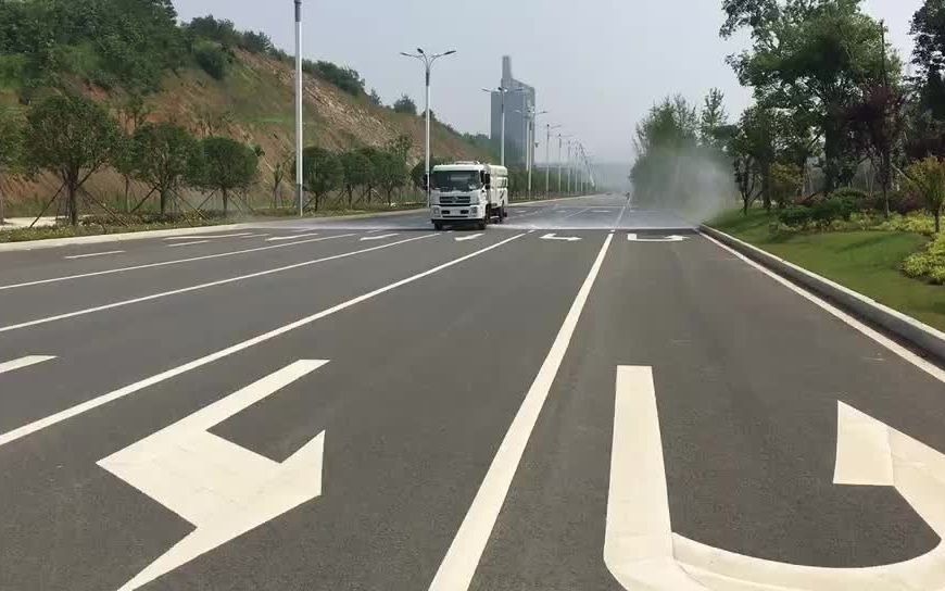 洗扫车作业---公路是怎么降尘抑尘的