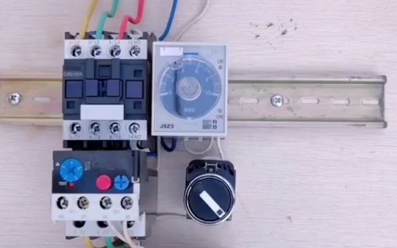 _按钮,接触器双重联锁正反转控制线路(附加自画电路图)