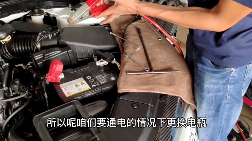 手把手教学更换汽车电瓶!所有车型一样操作!学会轻松省下一两百