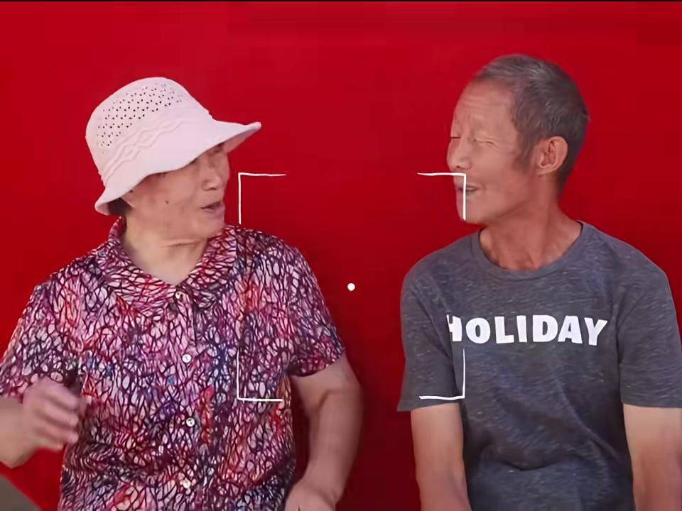 ...肖乡组织开展“七夕照里两老伴”主题摄影活动,为村里结婚35年至50...