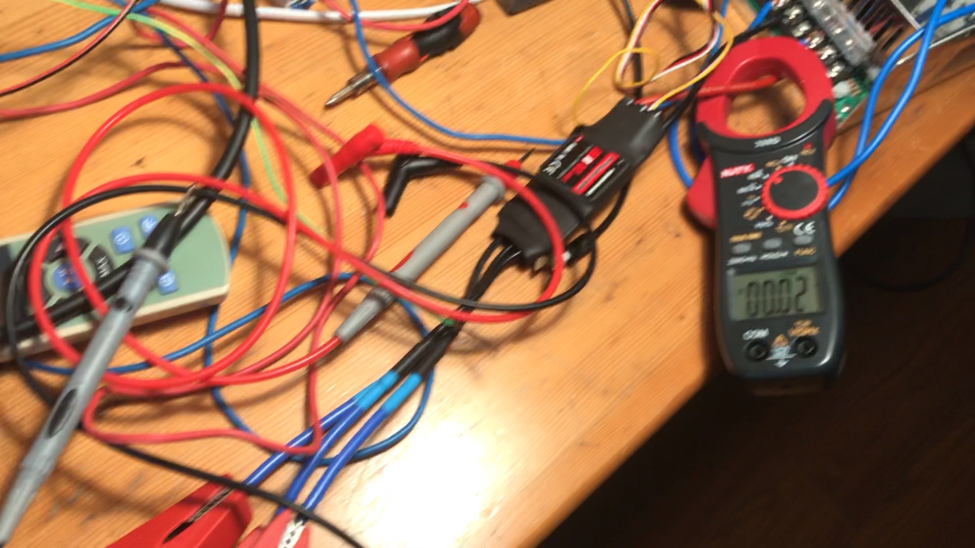 ...实测输入电流在34A左右(在不同的环境下,电流有差异)电压为25.2V。...